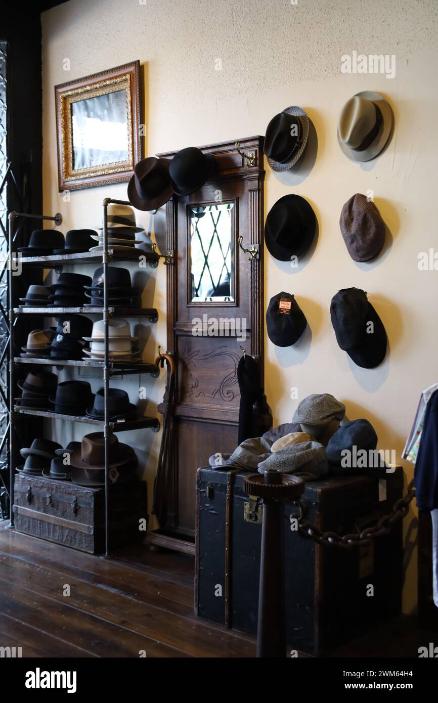 Racks of clothing store hi-res stock photography and images - Alamy