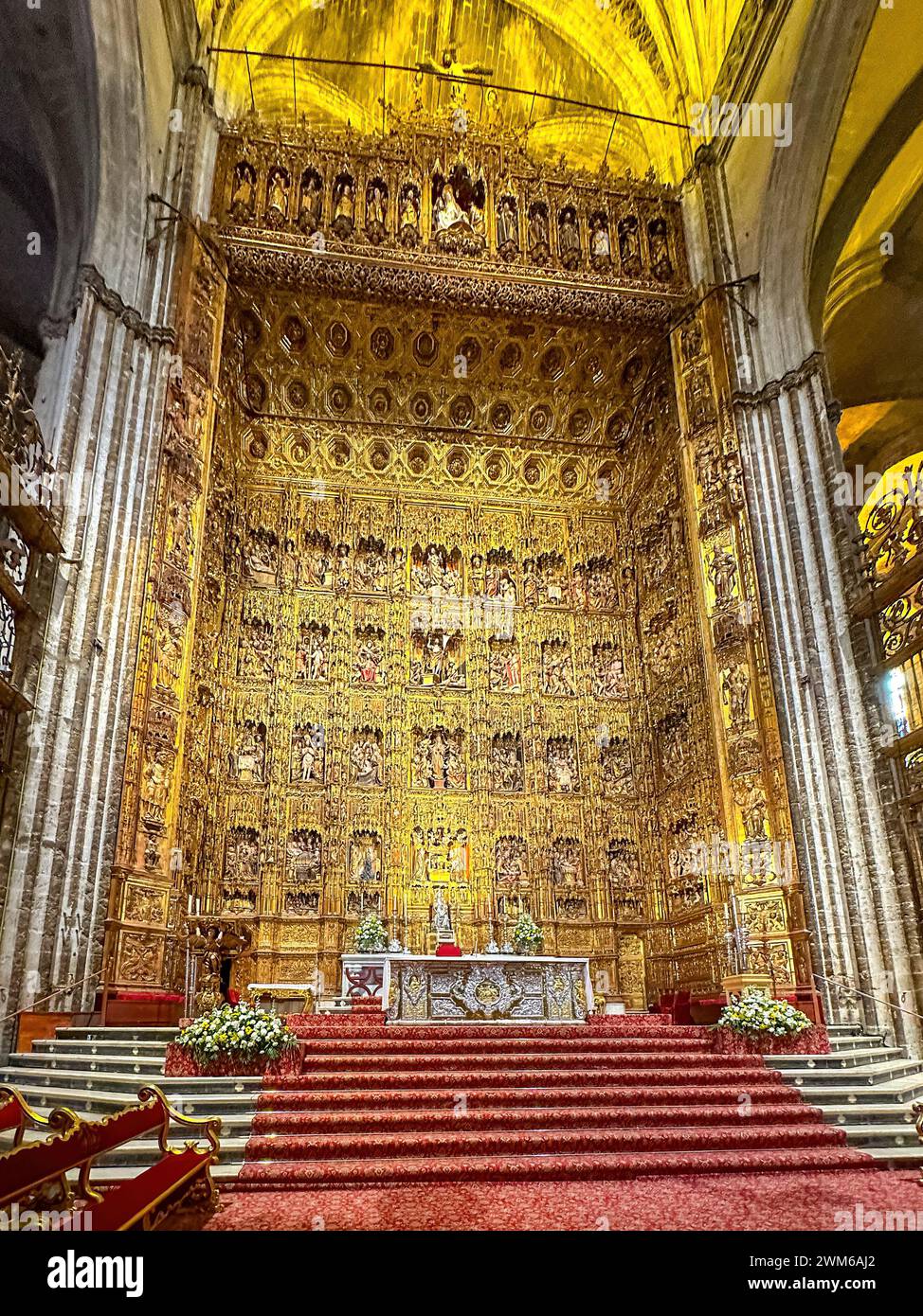 Seville cathedral altar hi-res stock photography and images - Alamy