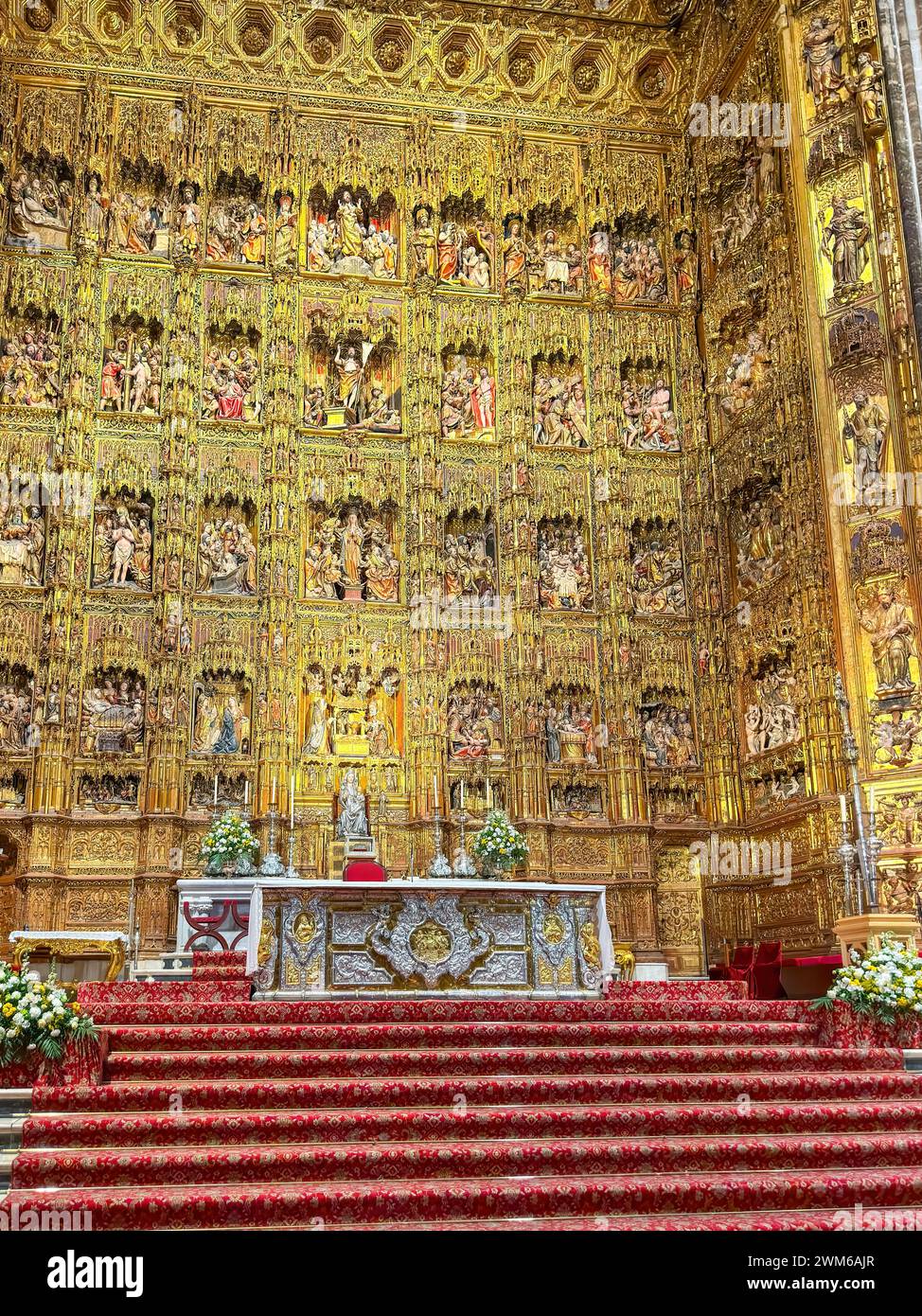 Seville cathedral altar hi-res stock photography and images - Alamy