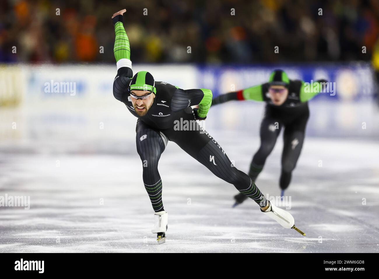 HEERENVEEN - Kjeld Nuis, Tim Prins (lr) in action on the 1000 meters ...