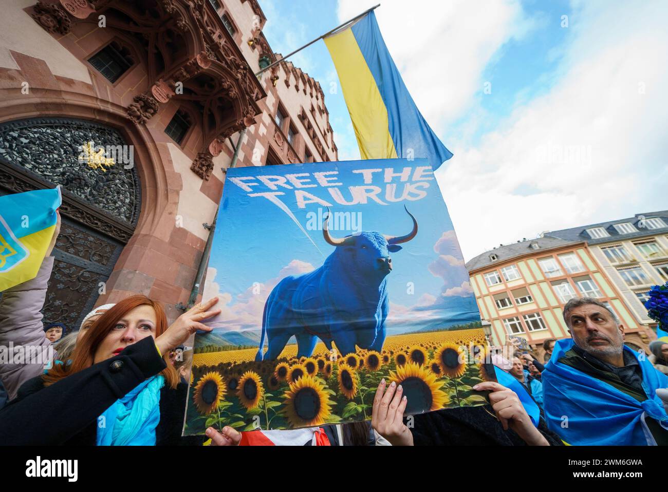 24 February 2024, Hesse, Frankfurt/Main: Demonstrators demand the ...