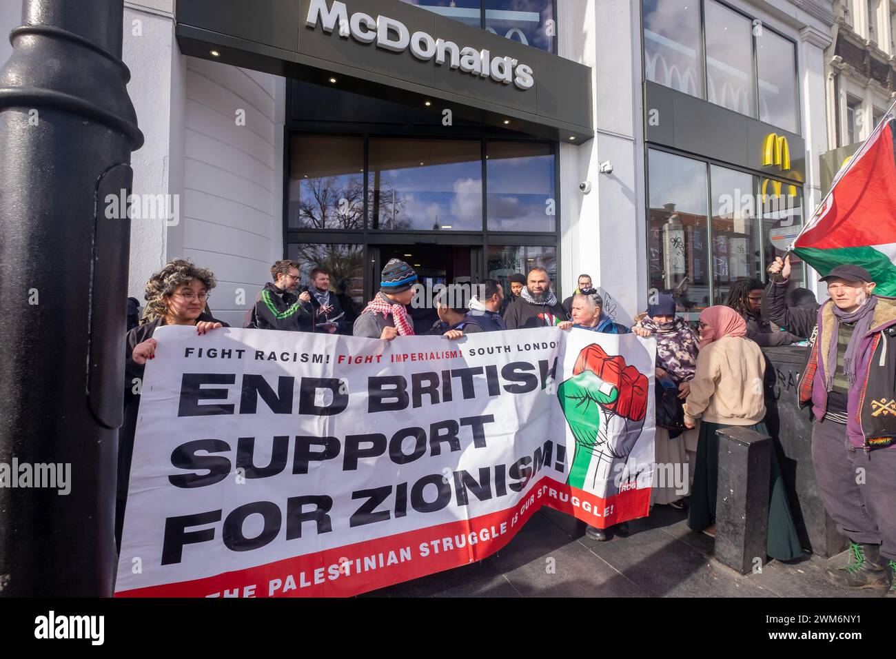 Divesting protest hi-res stock photography and images - Alamy