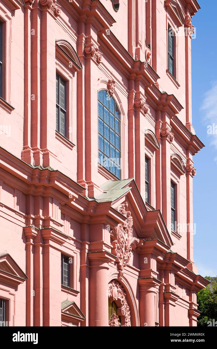 Rococo building hi-res stock photography and images - Alamy