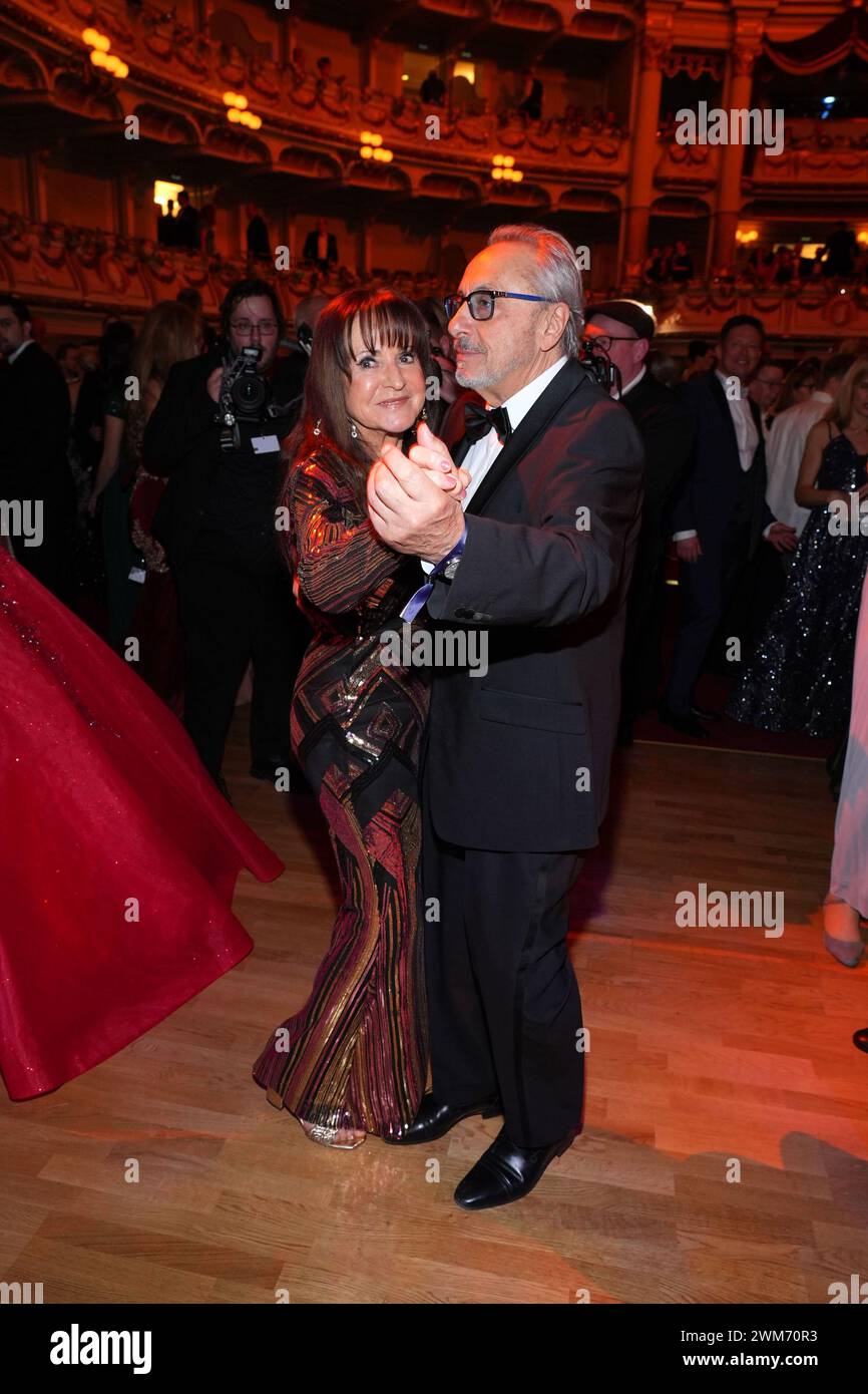 Wolfgang Stumph und seine Ehefrau Christine Stumph beim Semper Opernball am 23.02.2024 in ...