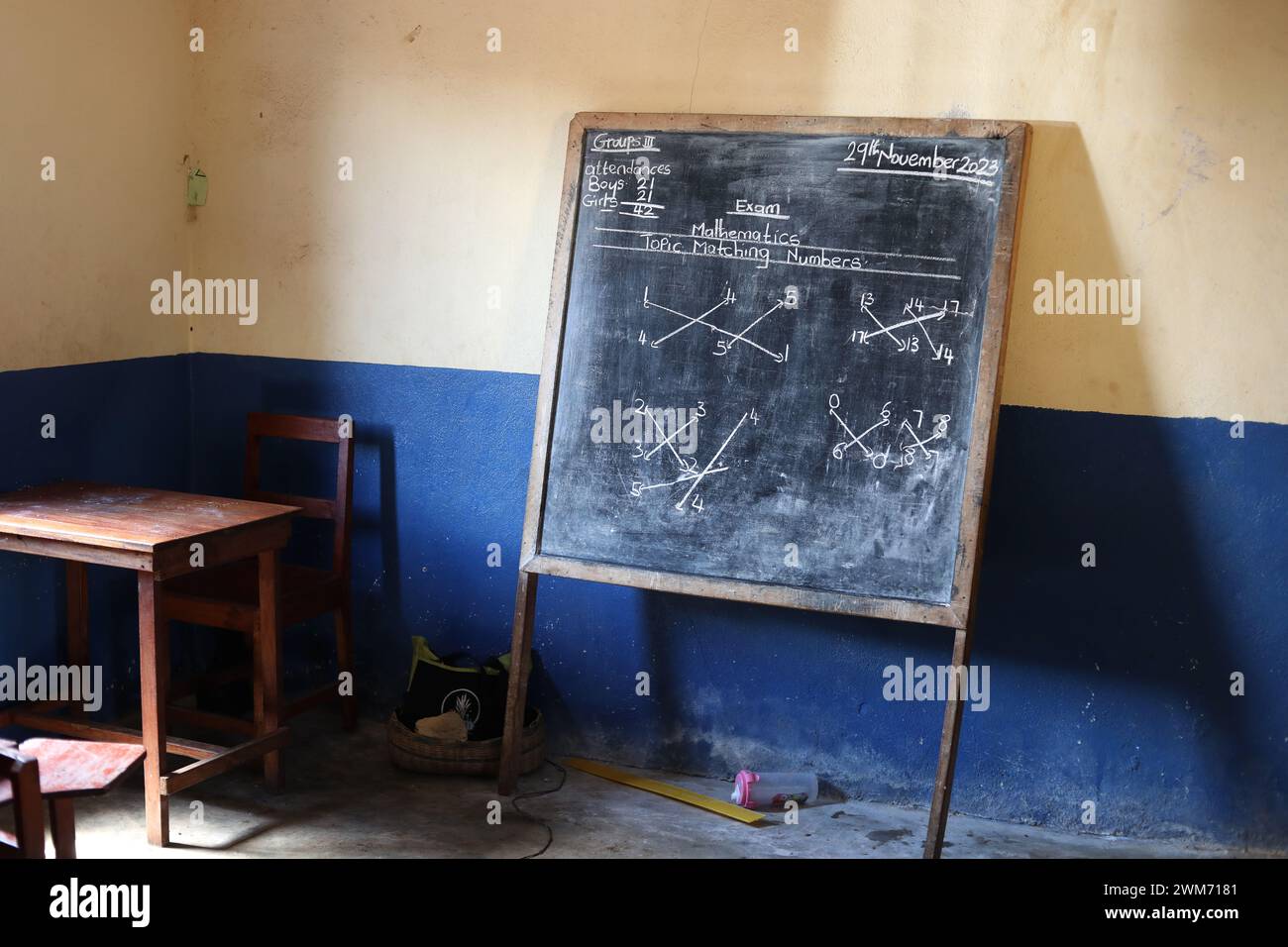 Primary school teaching clock hi-res stock photography and images - Alamy