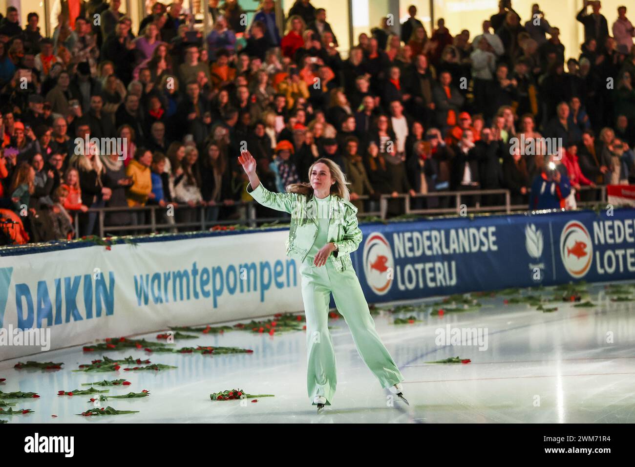 HEERENVEEN - Irene Schouten skates one more lap in the Frisian ice ...
