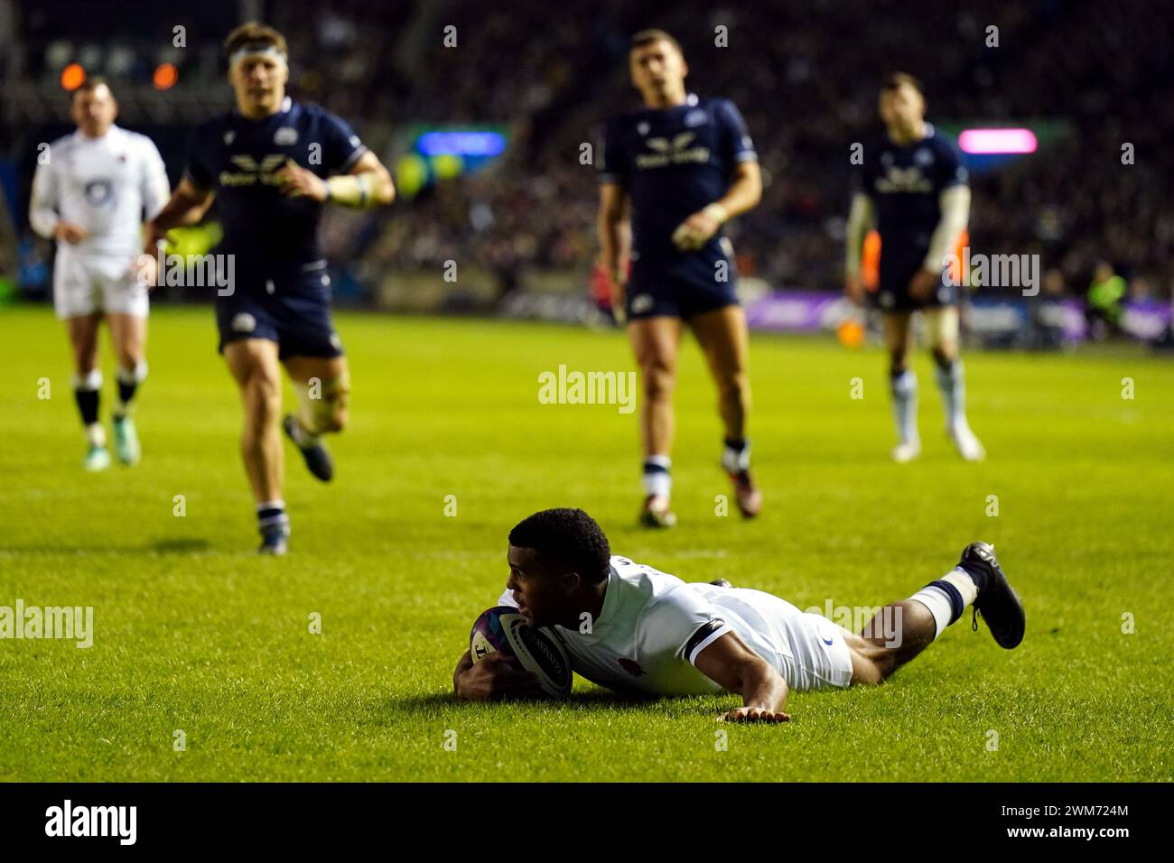 England's Immanuel Feyi-Waboso scores a try during the Guinness Six ...