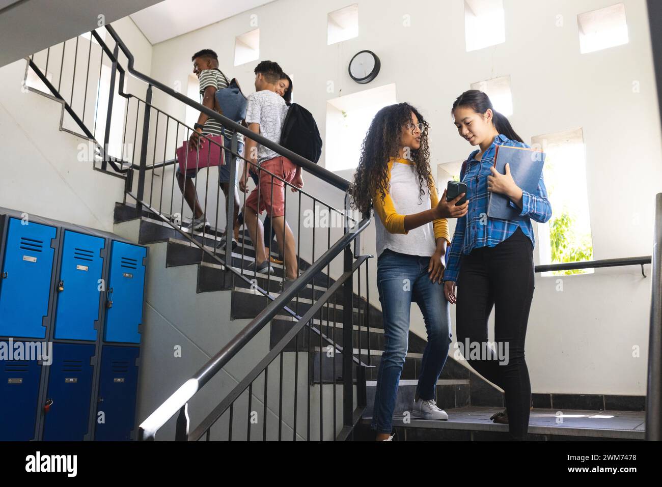 High school students hallway hi-res stock photography and images - Alamy
