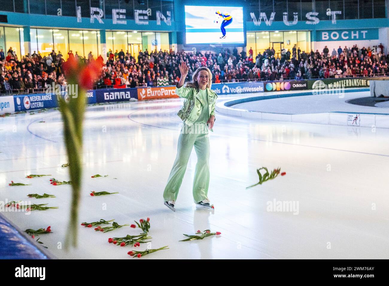 HEERENVEEN - Irene Schouten skates one more lap in the Frisian ice ...