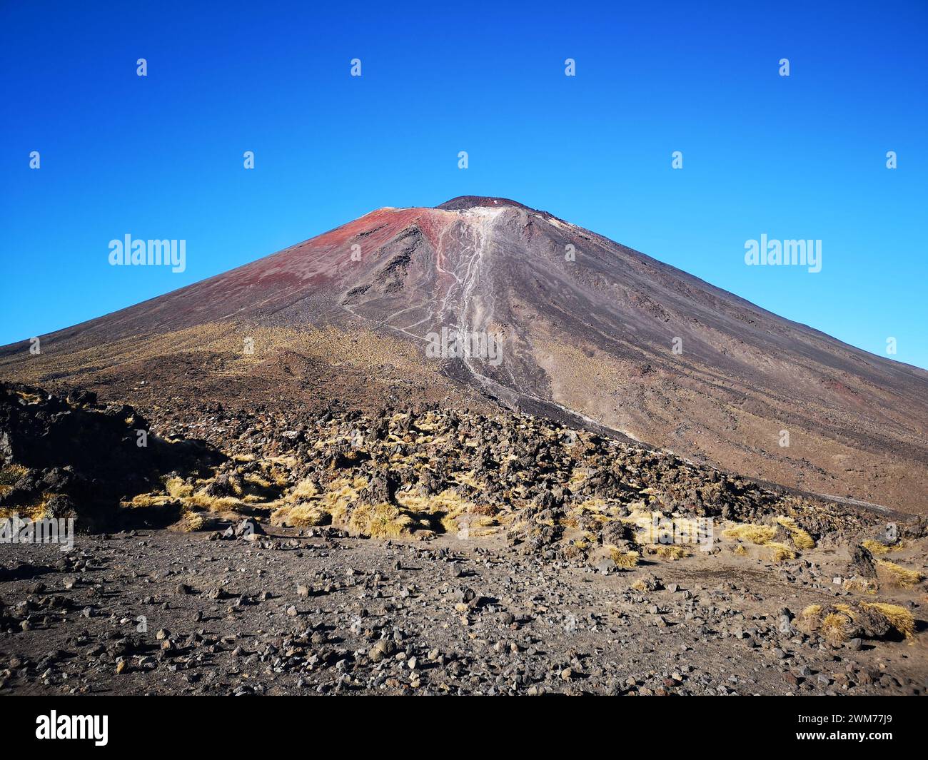 Eruption volcano red hi-res stock photography and images - Alamy