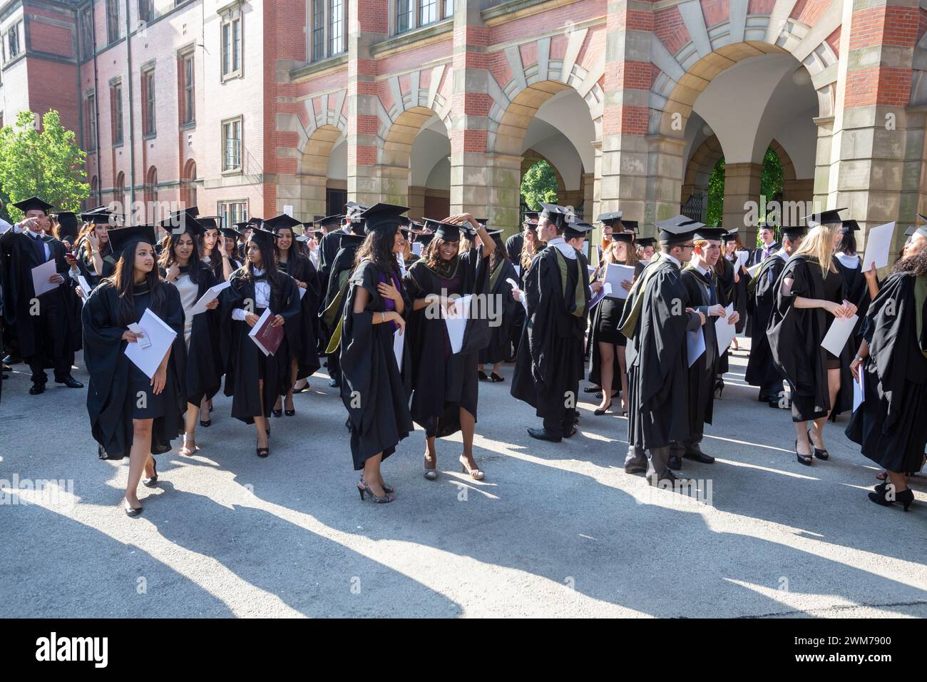 University of birmingham graduation hi-res stock photography and images ...