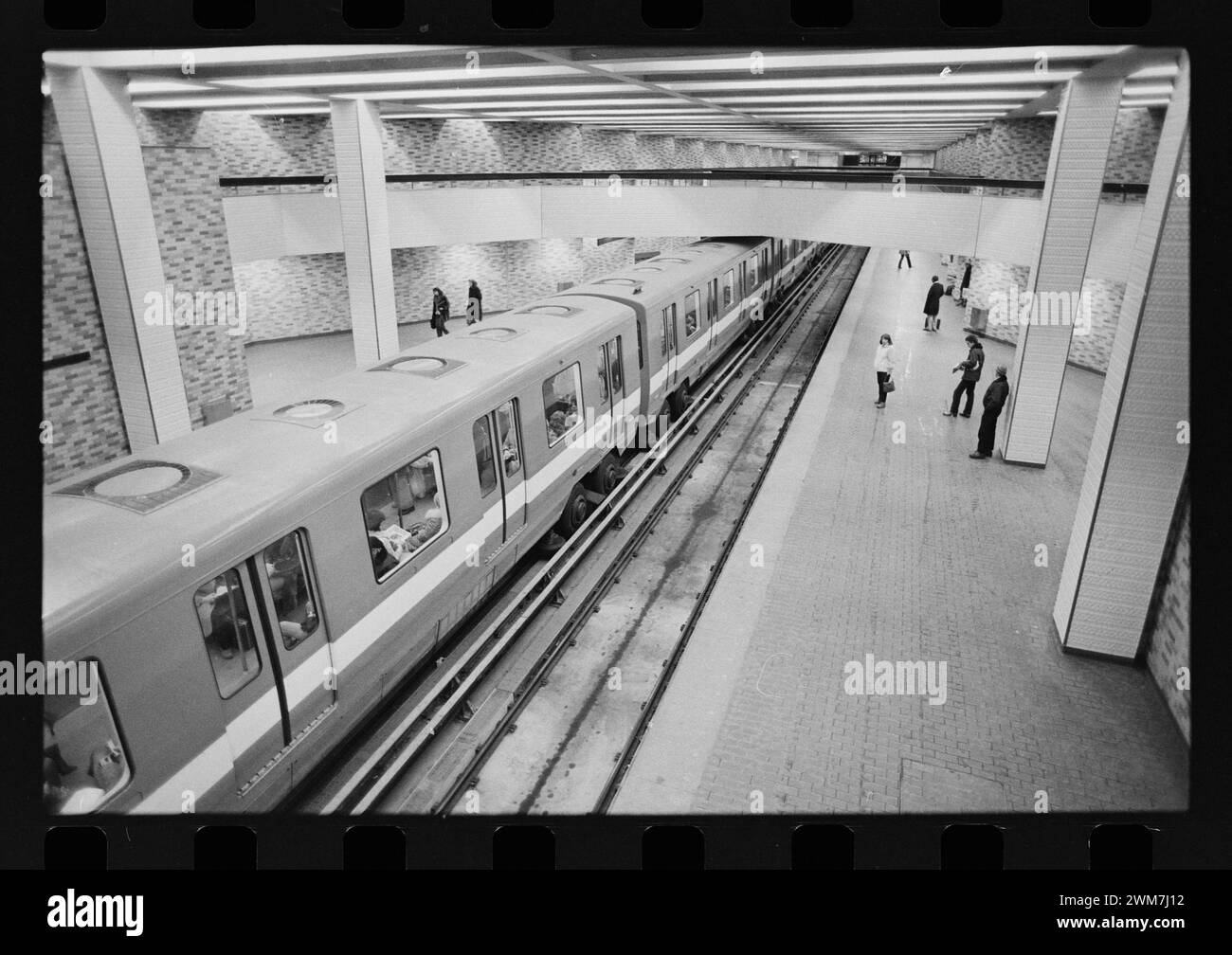 Montreal subway platform Black and White Stock Photos & Images - Alamy