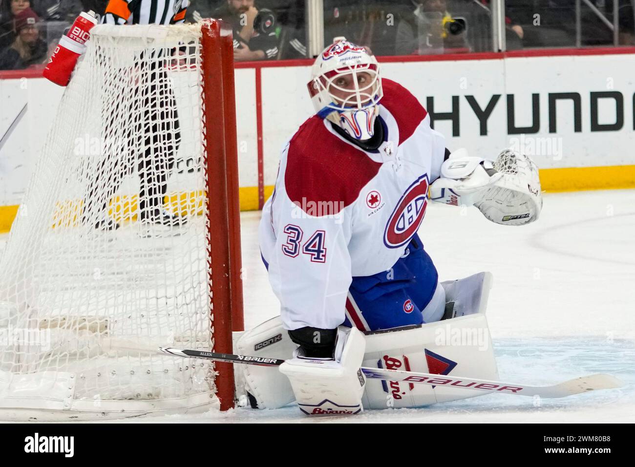 Montreal Canadiens goaltender Jake Allen makes the save against the New ...