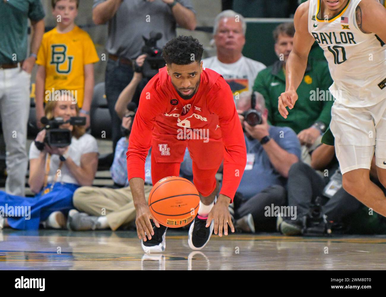 Waco, USA. 24th Feb, 2024. February 24 2024: Houston Cougars guard ...