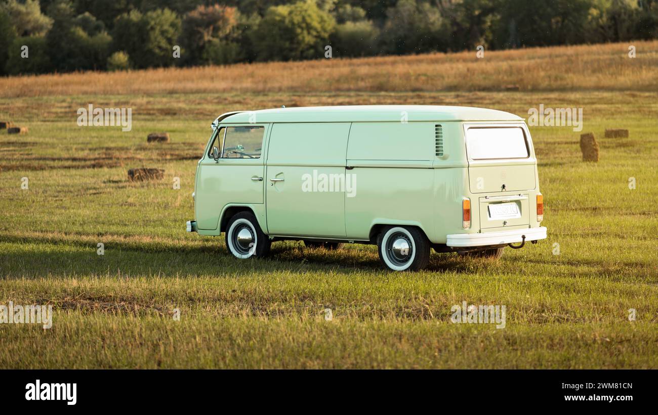 1960s volkswagen bus hi-res stock photography and images - Alamy