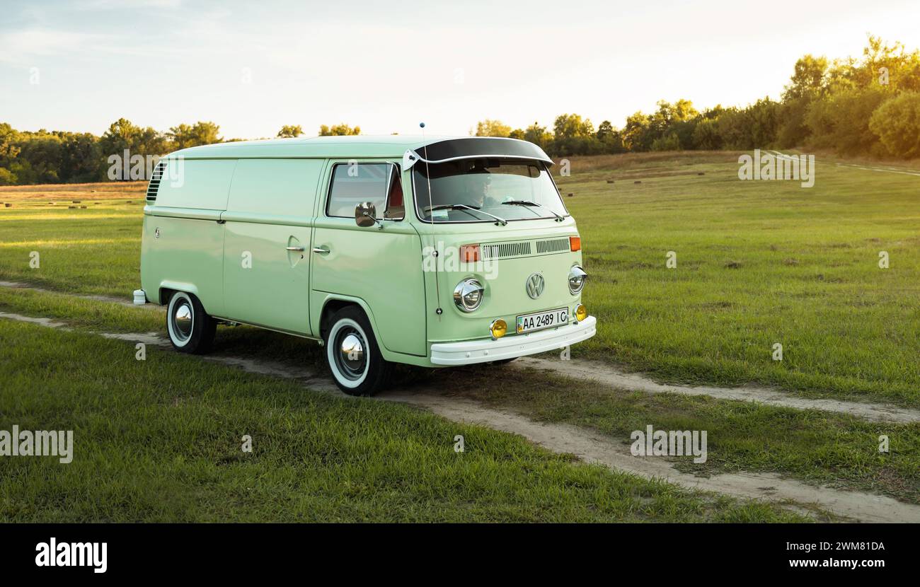 Transporter bus hi-res stock photography and images - Alamy