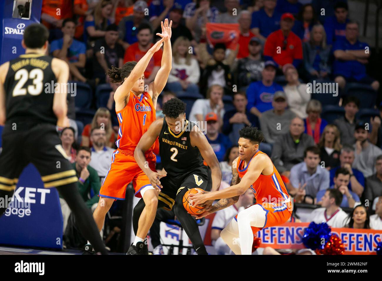 Florida guard Will Richard (5) and guard Walter Clayton Jr. (1) steal ...