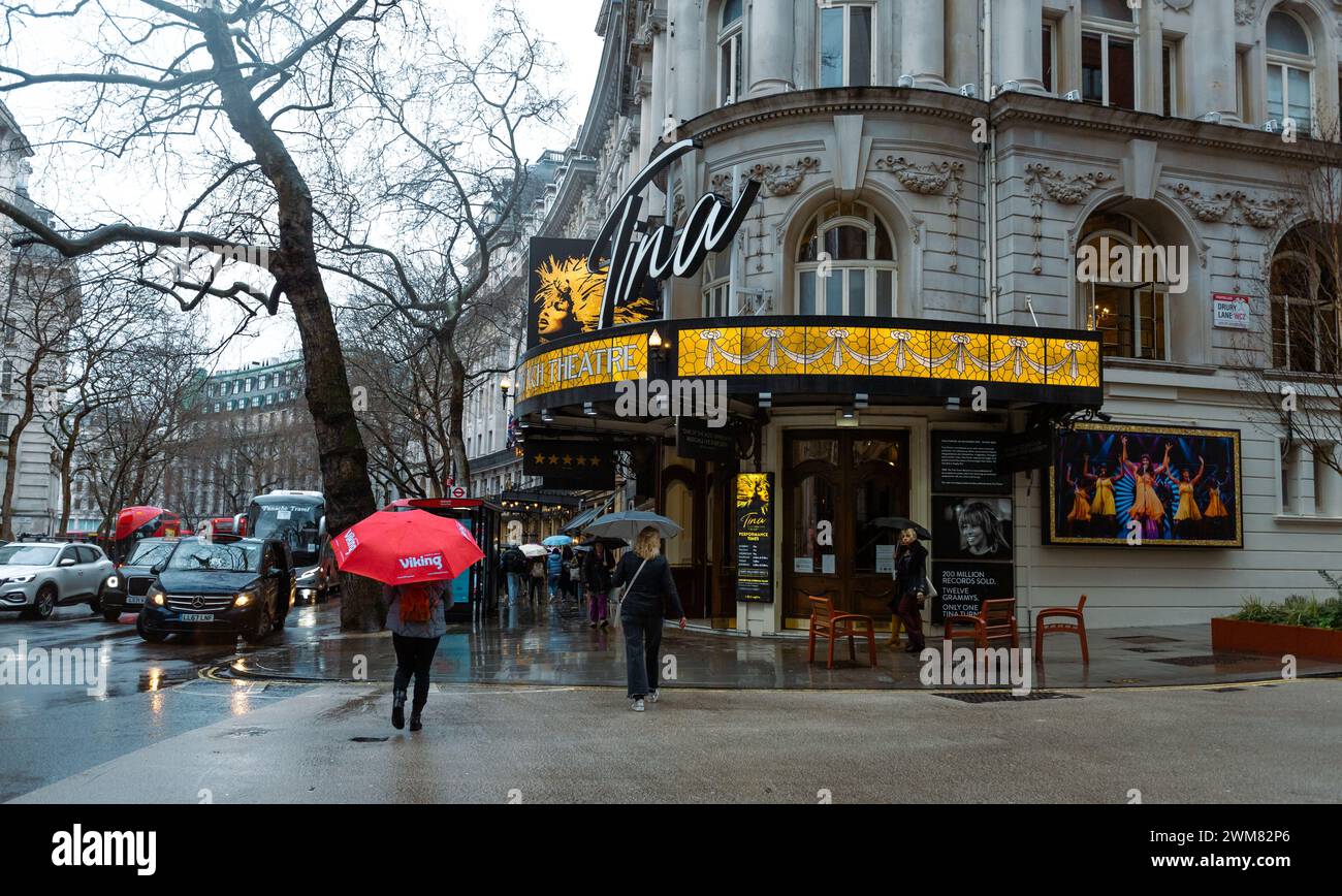 Rainy street view hi-res stock photography and images - Alamy