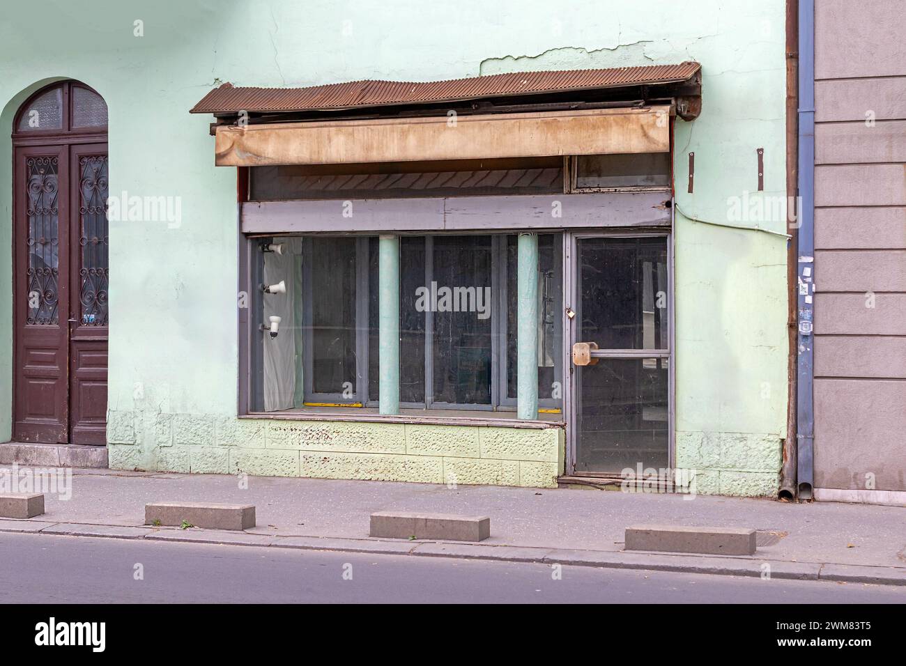 Empty store facade outside on urban street ready for rent Stock Photo ...