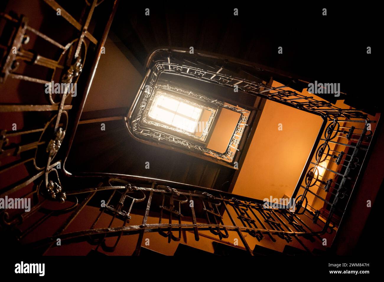 Spiral staircase looking up hi-res stock photography and images - Alamy