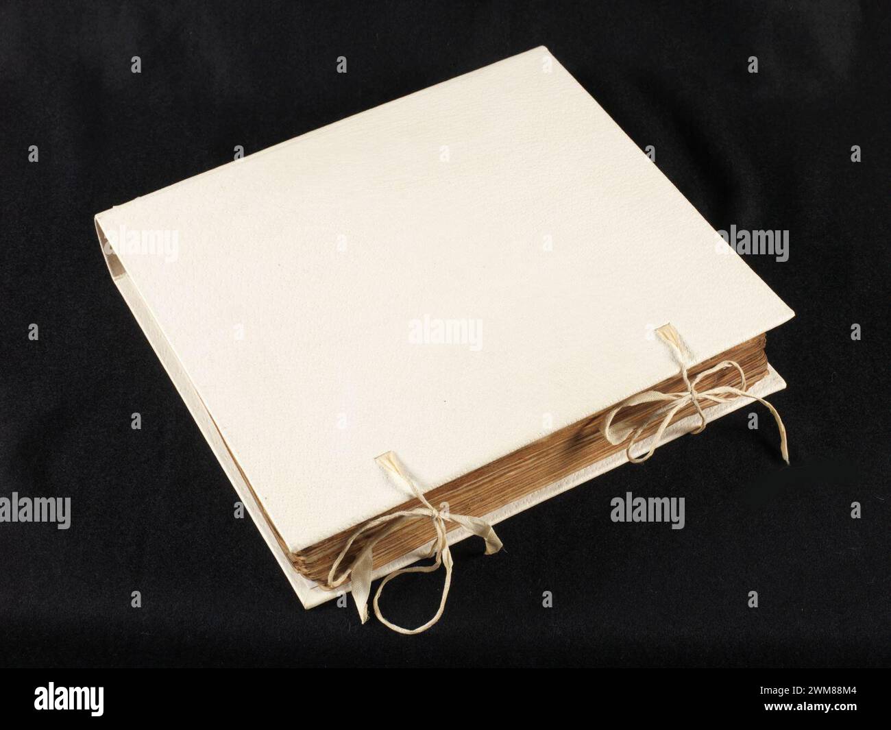 Cod. 366, View front cover – Valerius Maximus Facta et dicta ...