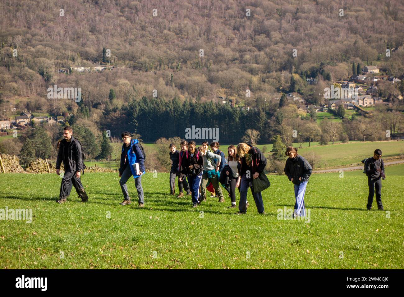 Group of people walking countryside hi-res stock photography and images ...