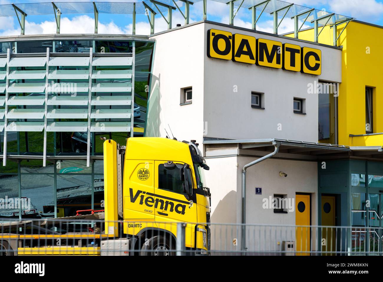 Vertrauen logo hi-res stock photography and images - Alamy