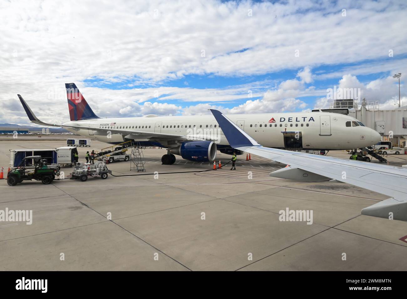 Delta plane gate hi-res stock photography and images - Alamy