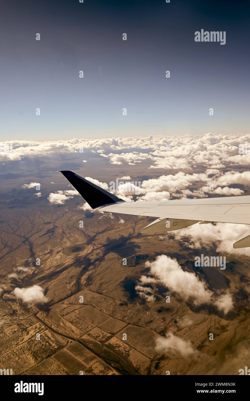 Planes wing dips while gaining altitude after takeoff from Tucson ...