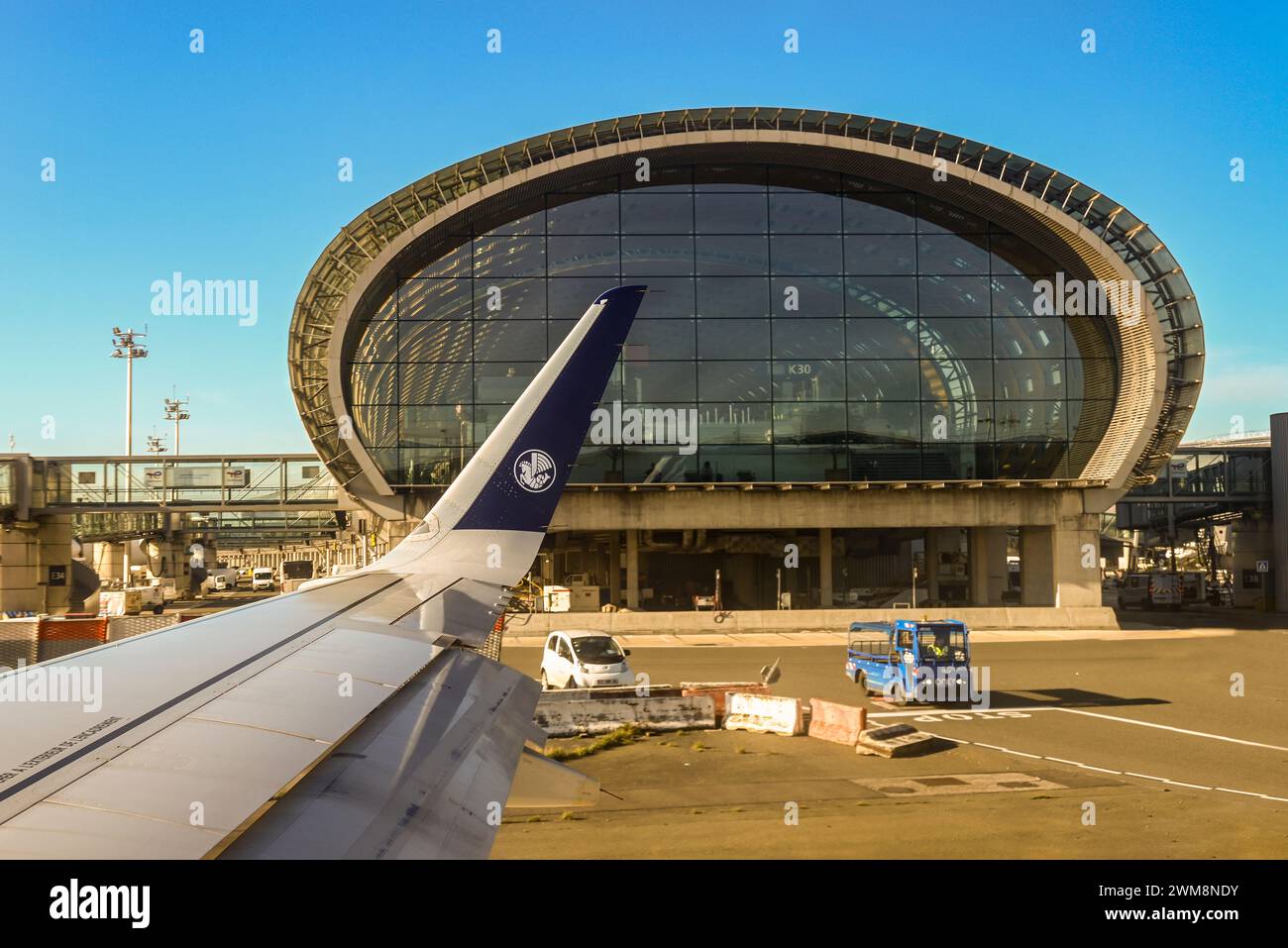 Taxiing on an Air France jet before the architecturally modern Terminal ...
