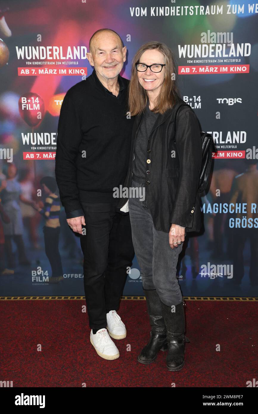 Norbert Aust mit Ehefrau Wiebke bei der Preview am 24.2.2024 im Passage ...