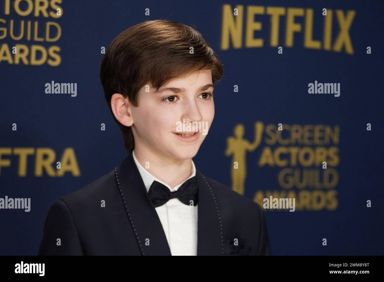 Zachary Golinger arrives at the 30th annual Screen Actors Guild Awards ...