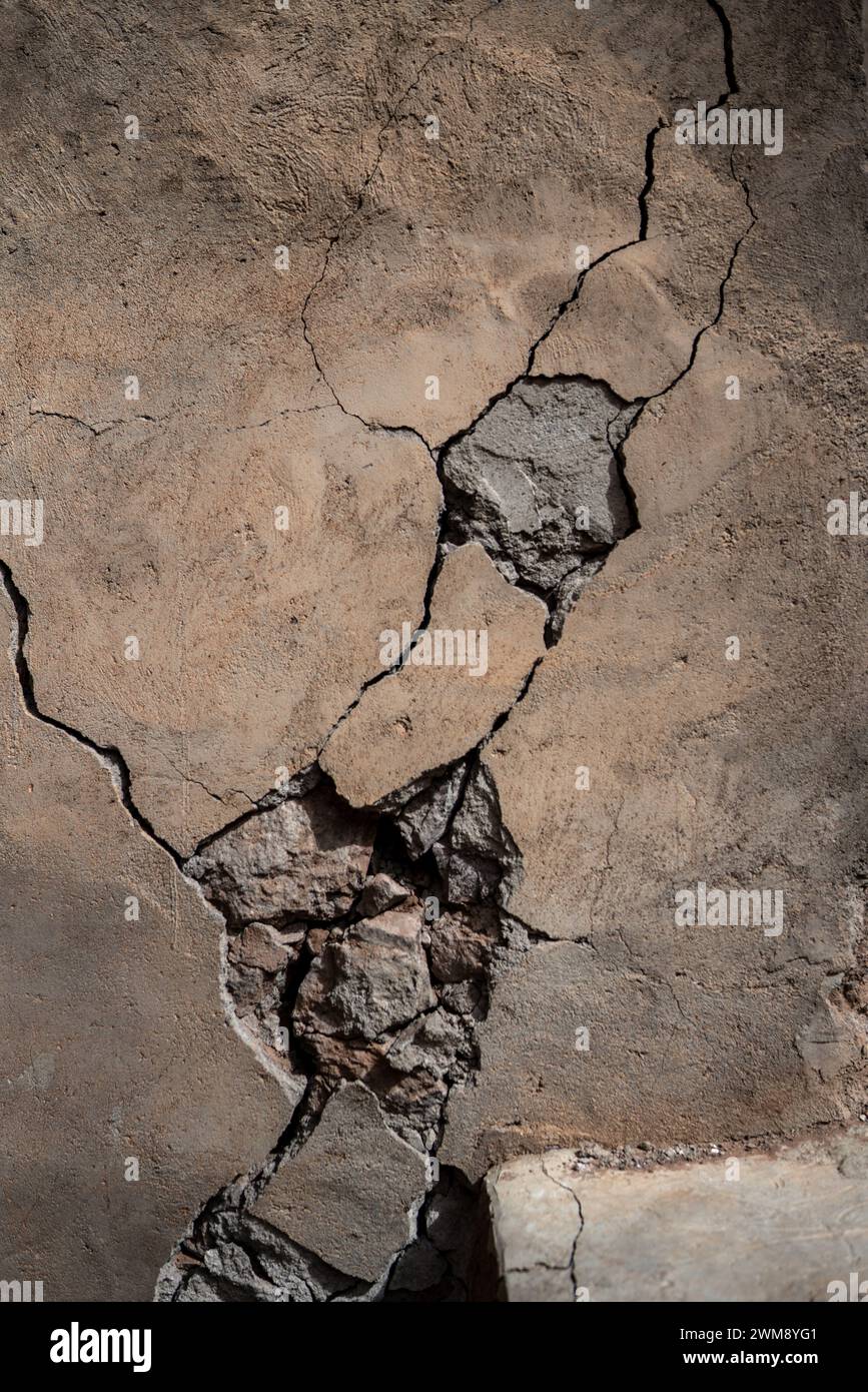 Quake building design hi-res stock photography and images - Alamy