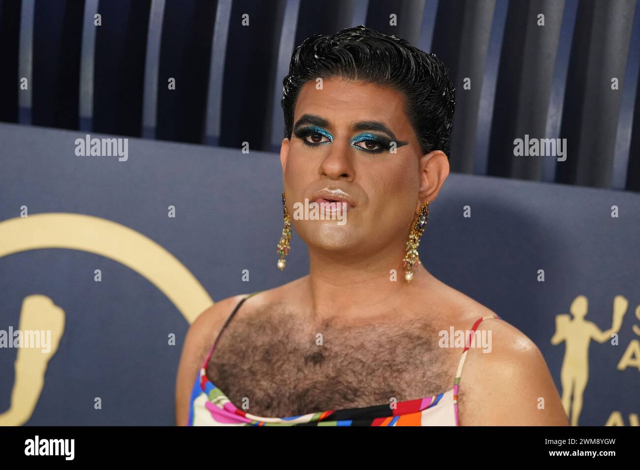 Alok Vaid-Menon arrives at the 30th annual Screen Actors Guild Awards ...