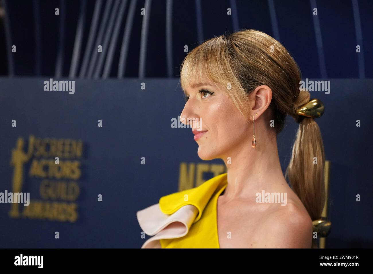 Hannah Leder arrives at the 30th annual Screen Actors Guild Awards on ...