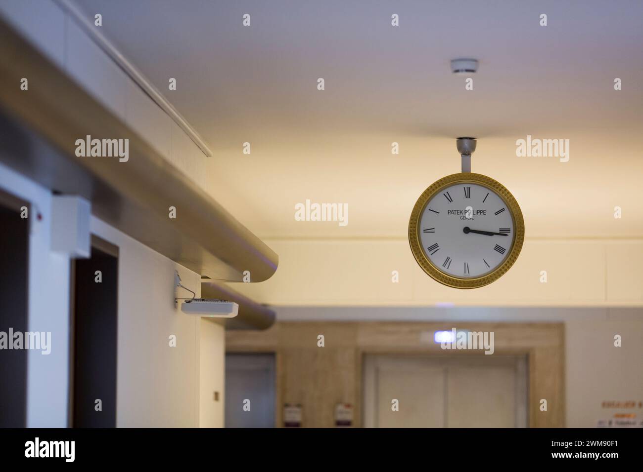 Turning off office lights hi-res stock photography and images - Alamy
