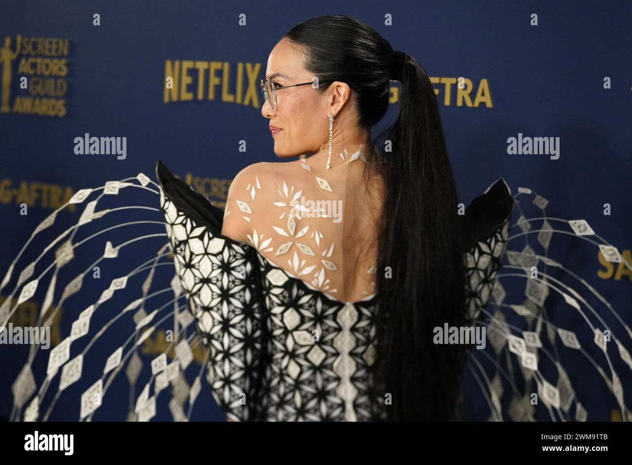 Ali Wong arrives at the 30th annual Screen Actors Guild Awards on ...