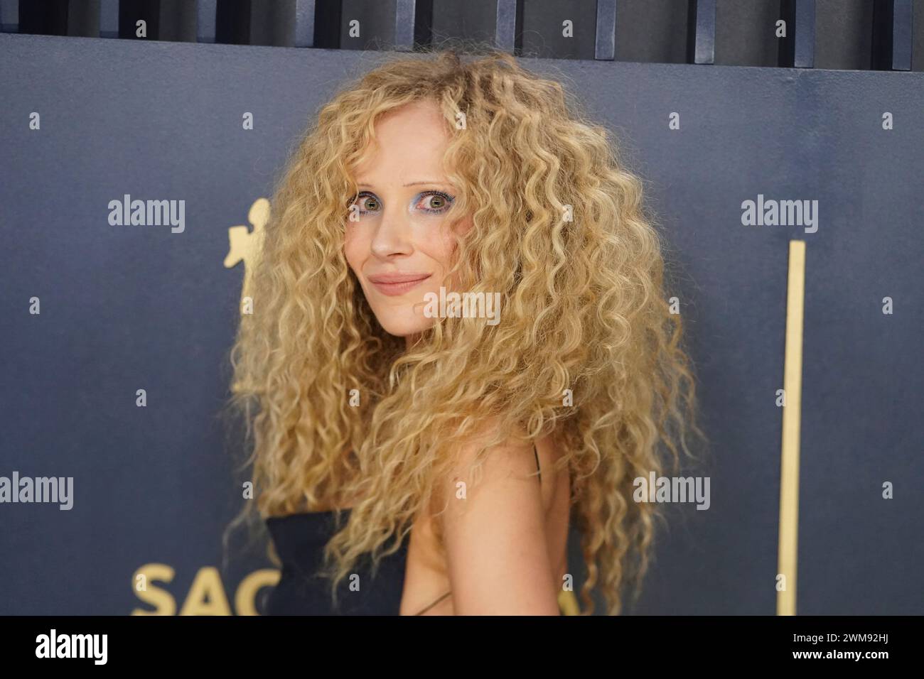Juno Temple arrives at the 30th annual Screen Actors Guild Awards on ...