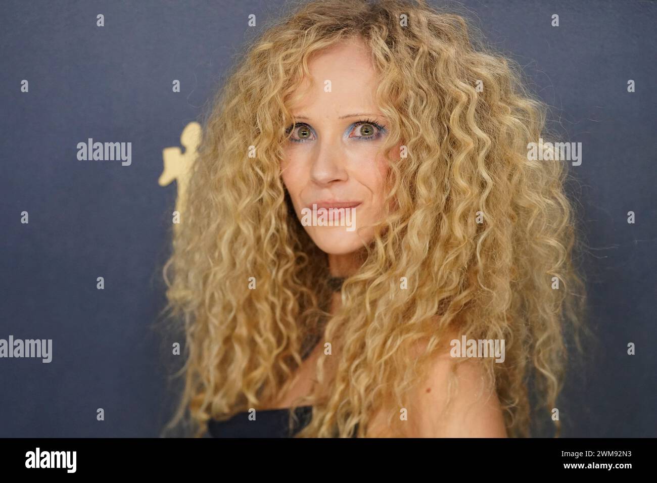 Juno Temple arrives at the 30th annual Screen Actors Guild Awards on ...