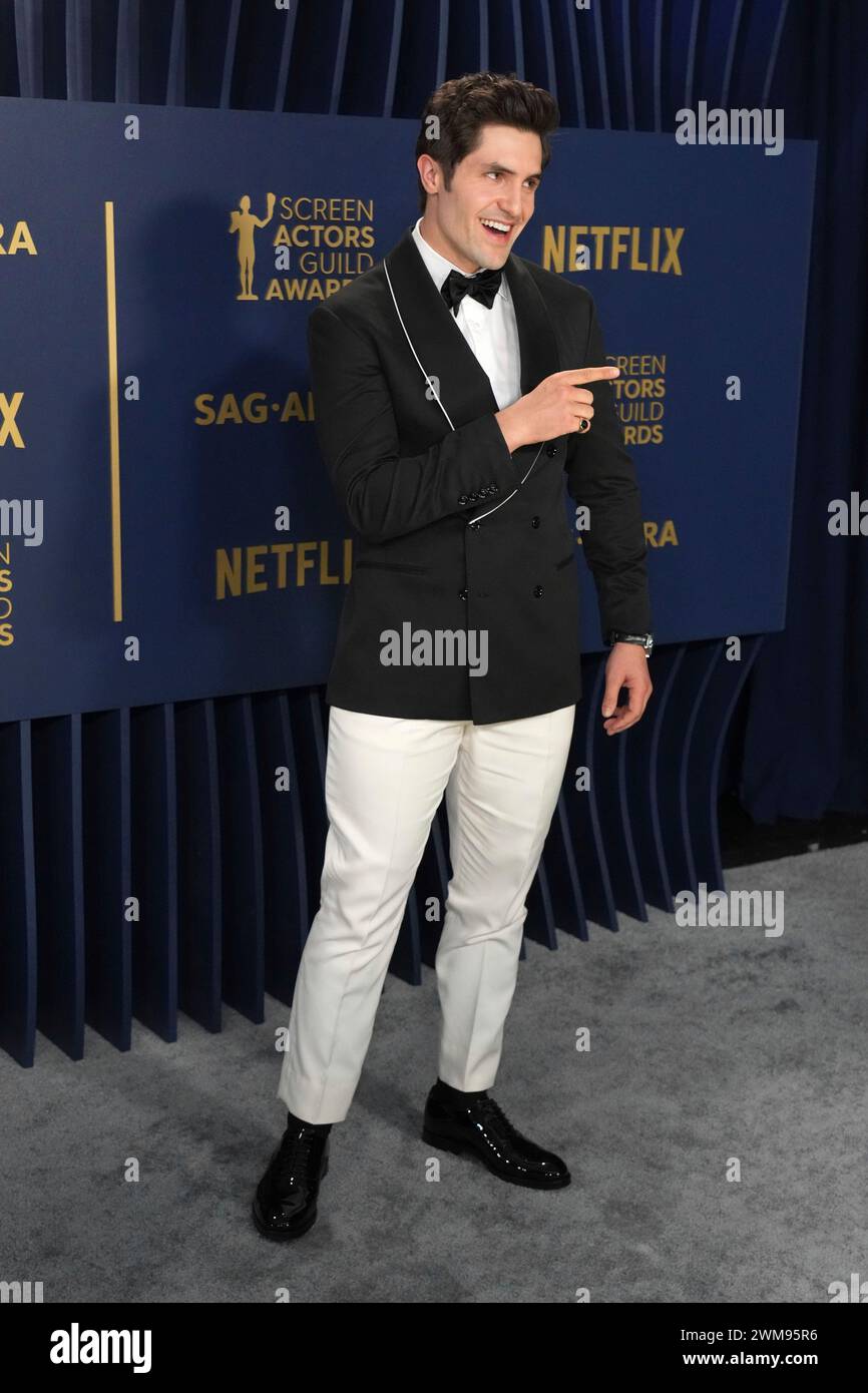 Phil Dunster arrives at the 30th annual Screen Actors Guild Awards on ...