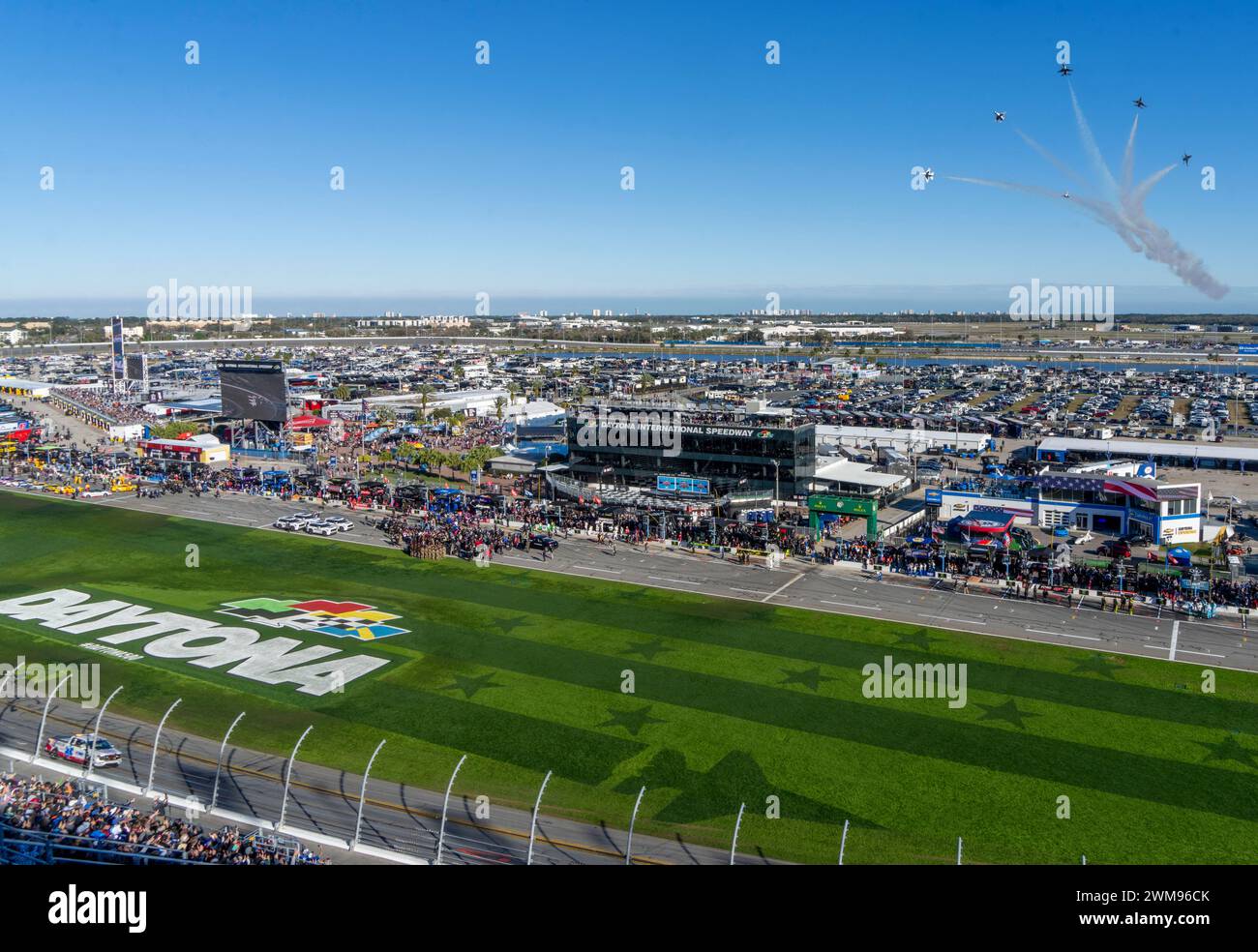 The United States Air Force Air Demonstration Squadron "Thunderbirds ...
