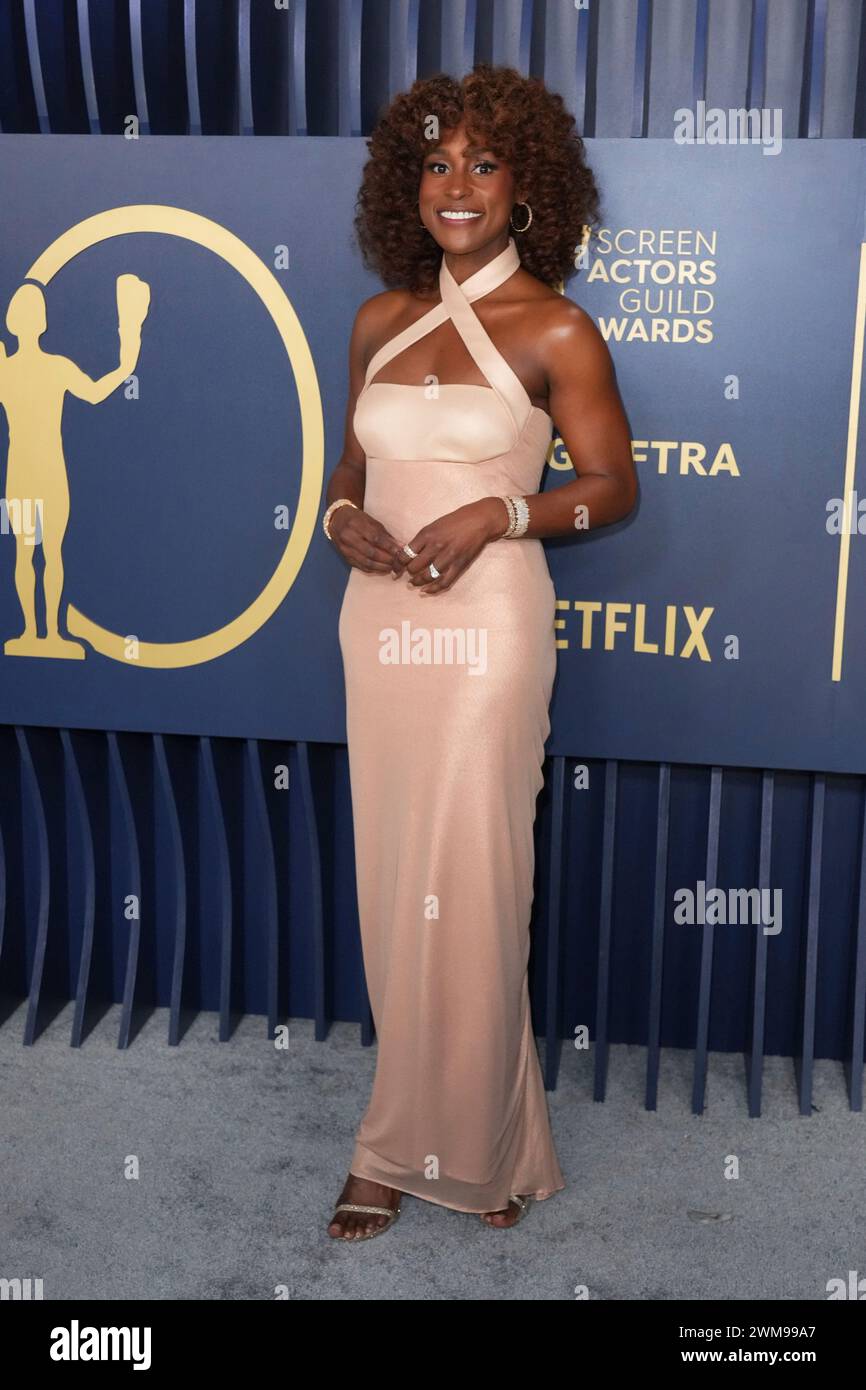 Issa Rae arrives at the 30th annual Screen Actors Guild Awards on ...