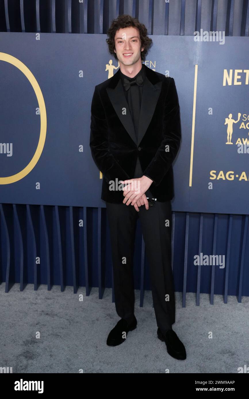 Dominic Sessa arrives at the 30th annual Screen Actors Guild Awards on ...