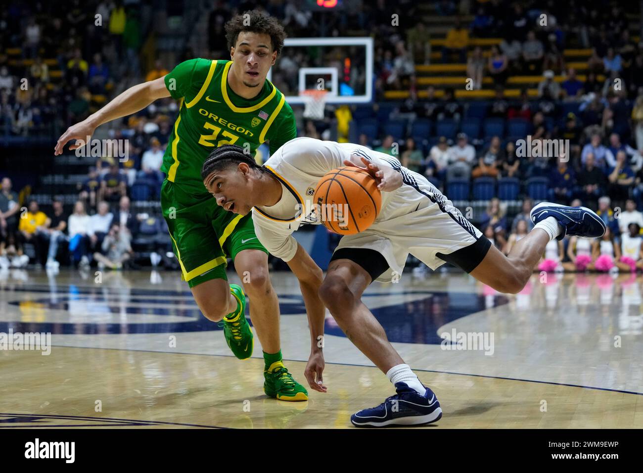 California guard Rodney Brown Jr., right, moves the ball while defended ...