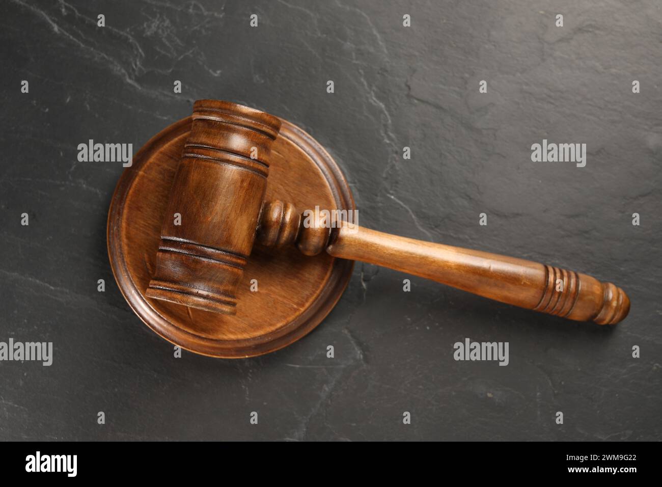 Wooden gavel on dark textured table, top view Stock Photo - Alamy