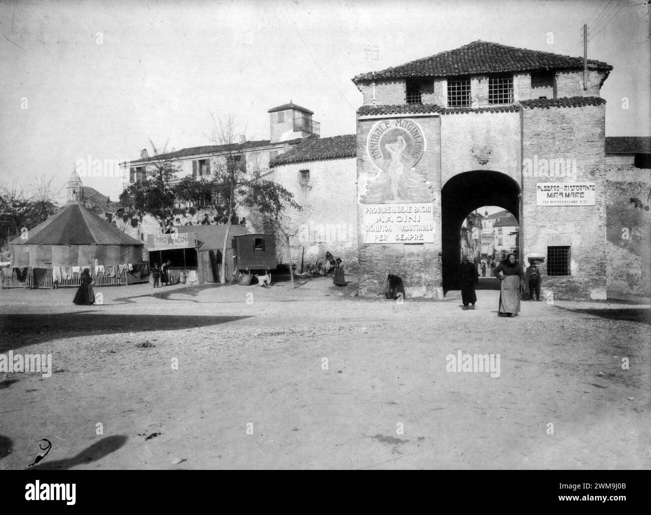 Leonardo porta Black and White Stock Photos & Images - Alamy