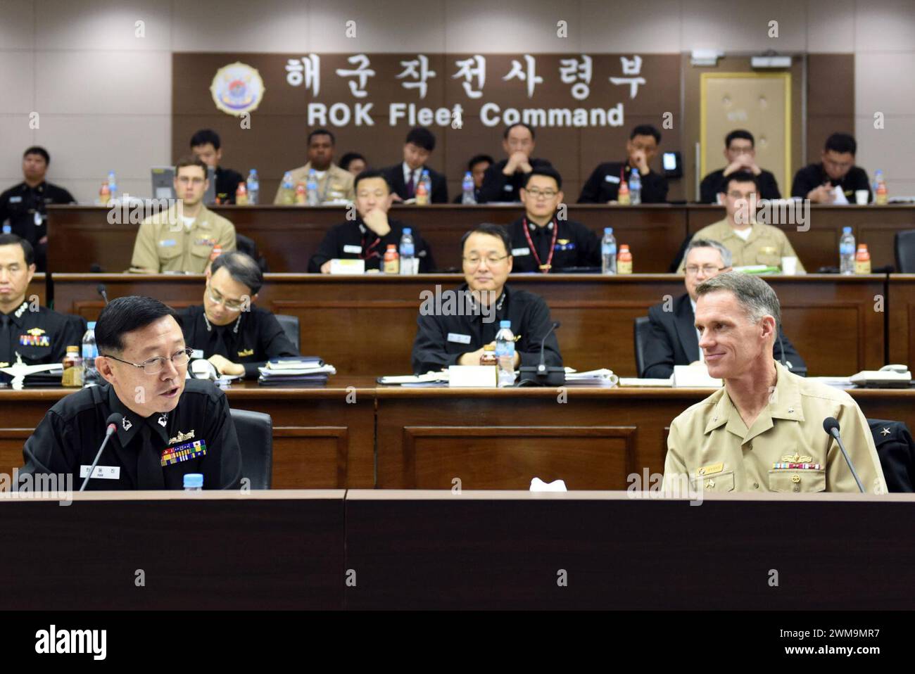 Bill Byrne, commander of U.S. Naval Forces Korea, and Han, Dong-Jin ...
