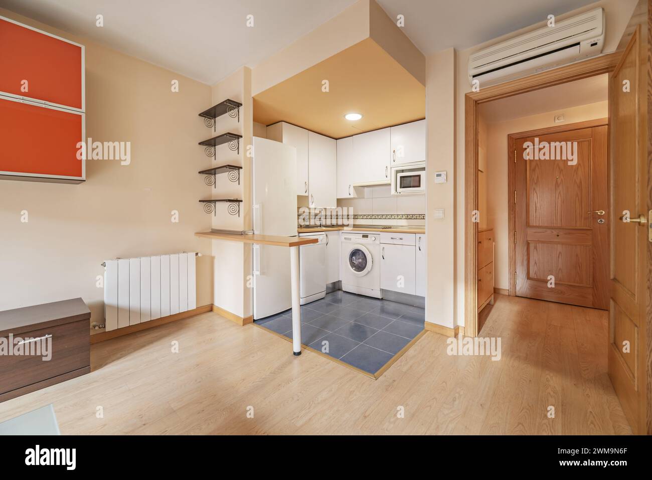 Open type kitchen hi-res stock photography and images - Alamy