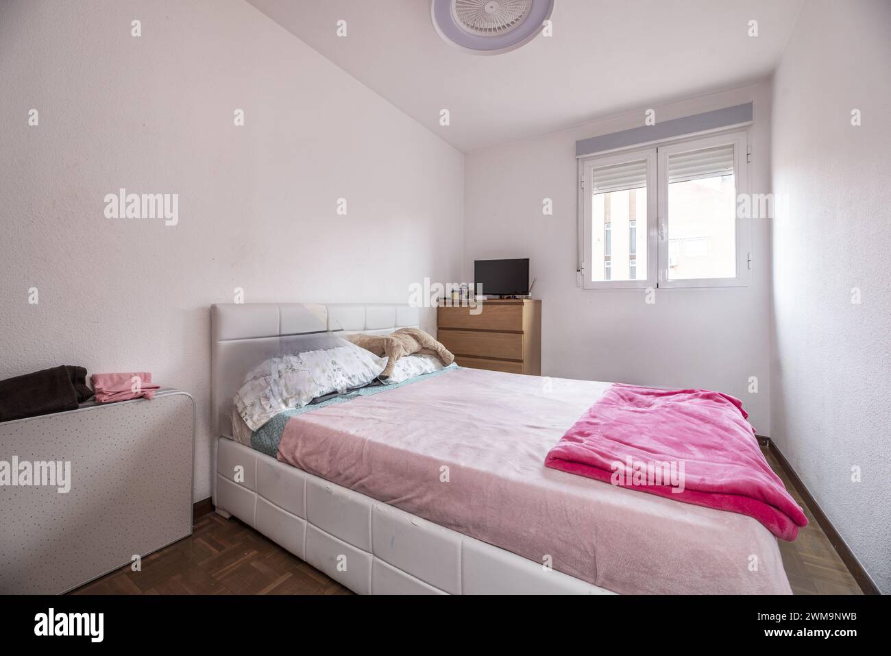 Bedroom with double bed with white upholstered structure and white ...