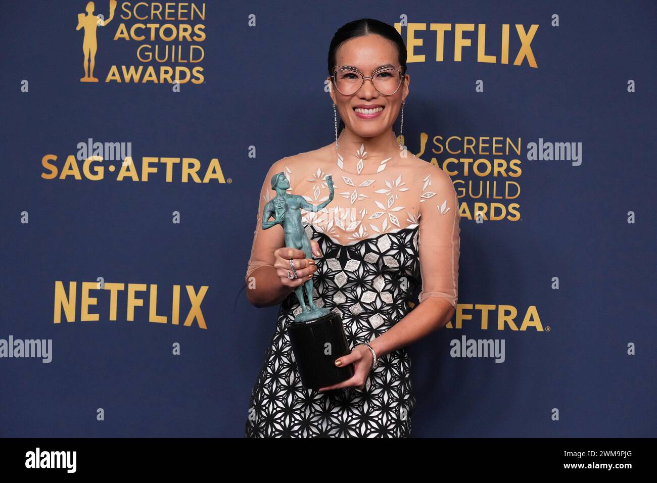 Ali Wong poses in the press room with the award for outstanding ...